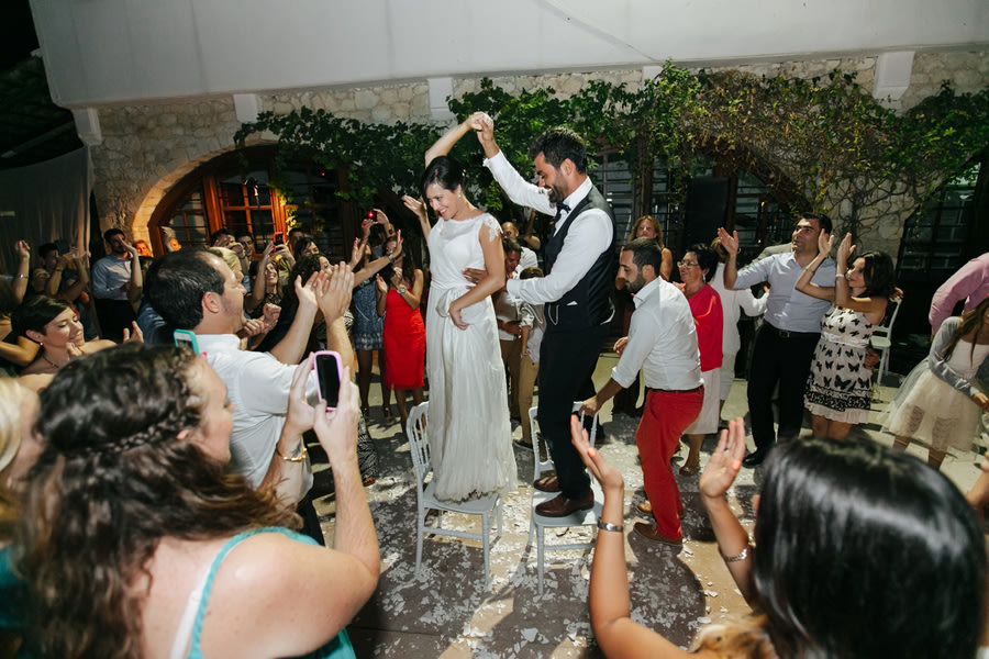 Polterabend Bräuche – Bedeutung, Herkunft und Gestaltung