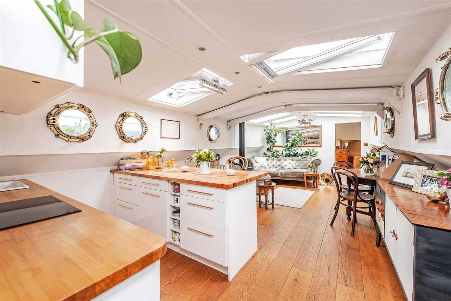 Life on the water: 8 houseboats for sale - Zoopla