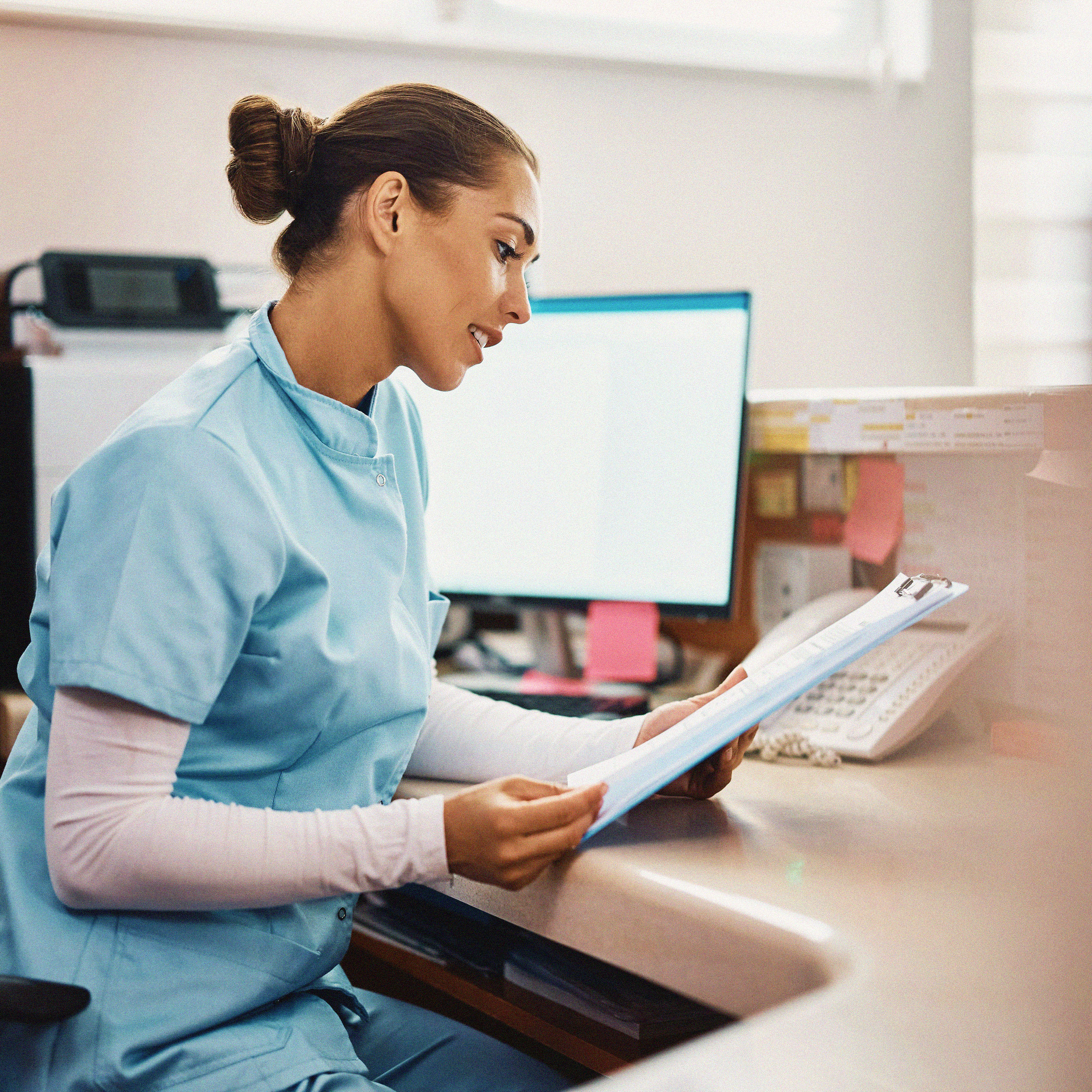 Health Administration - Certificate III Online | IAH