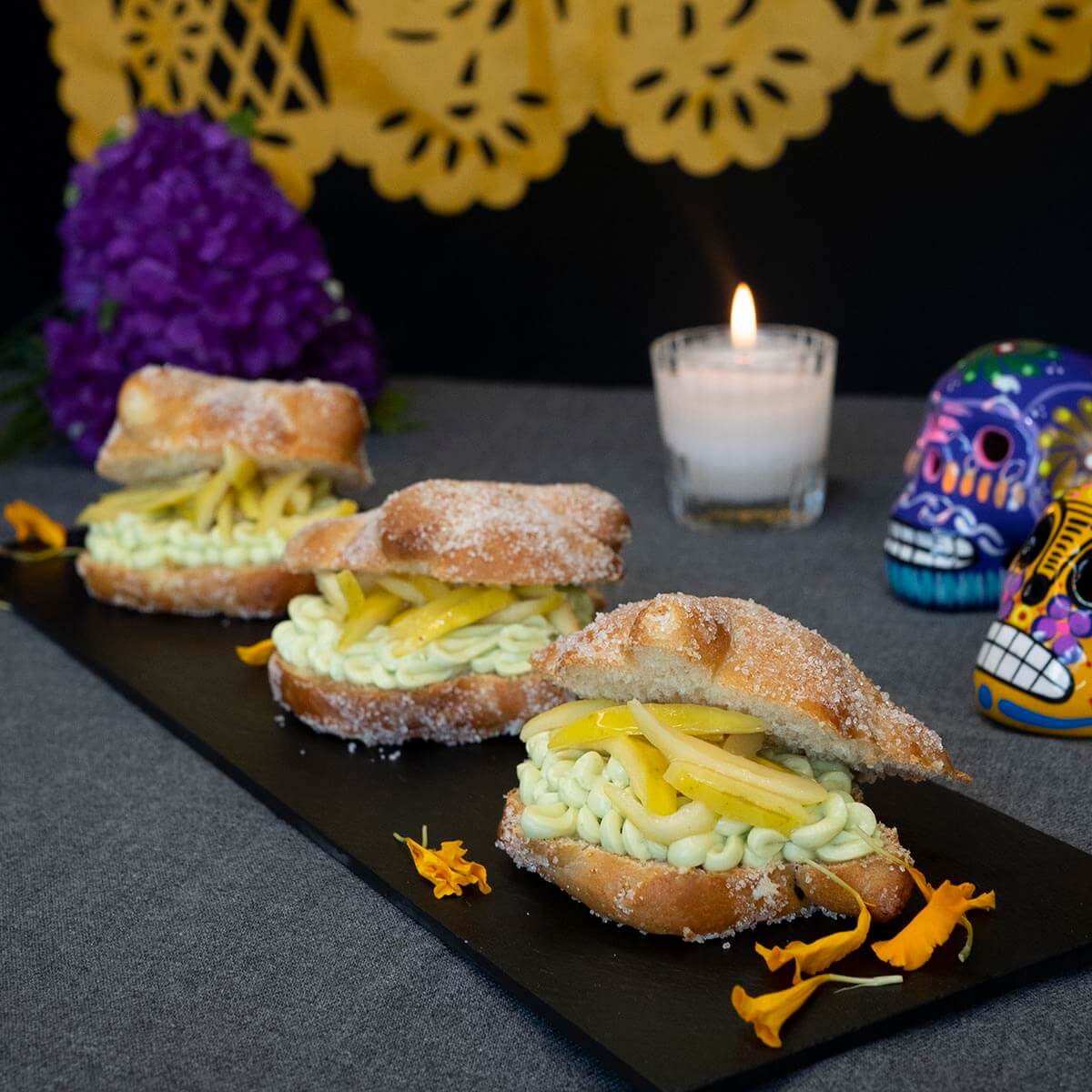 Pan de muerto relleno de crema de aguacate | Simplot Foods - México