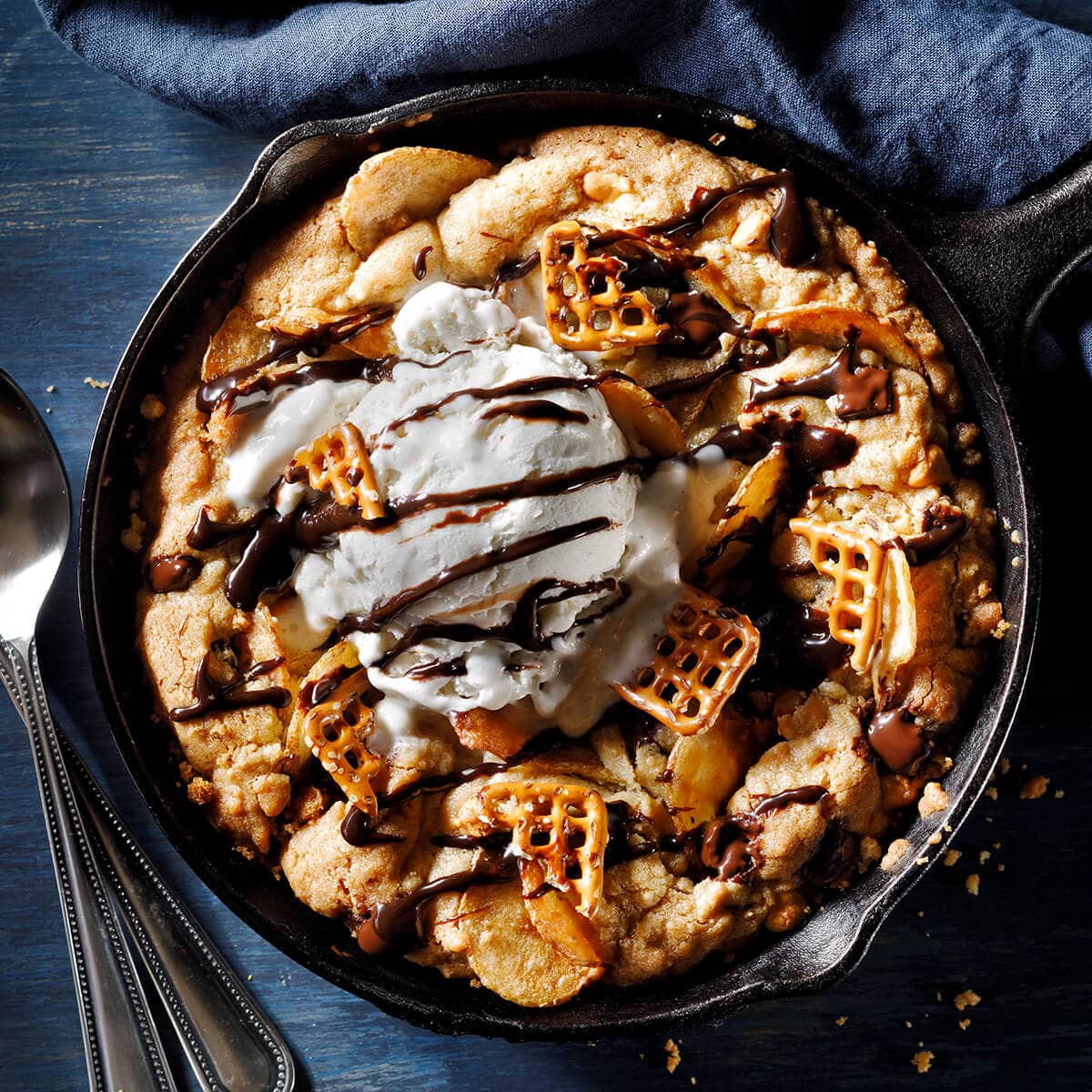 Chocolate Chip Potato Chip Skillet Cookie | Simplot Foods