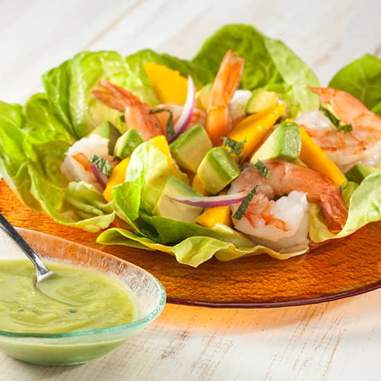 Ensalada de aguacate y camarones con mango | Simplot Foods