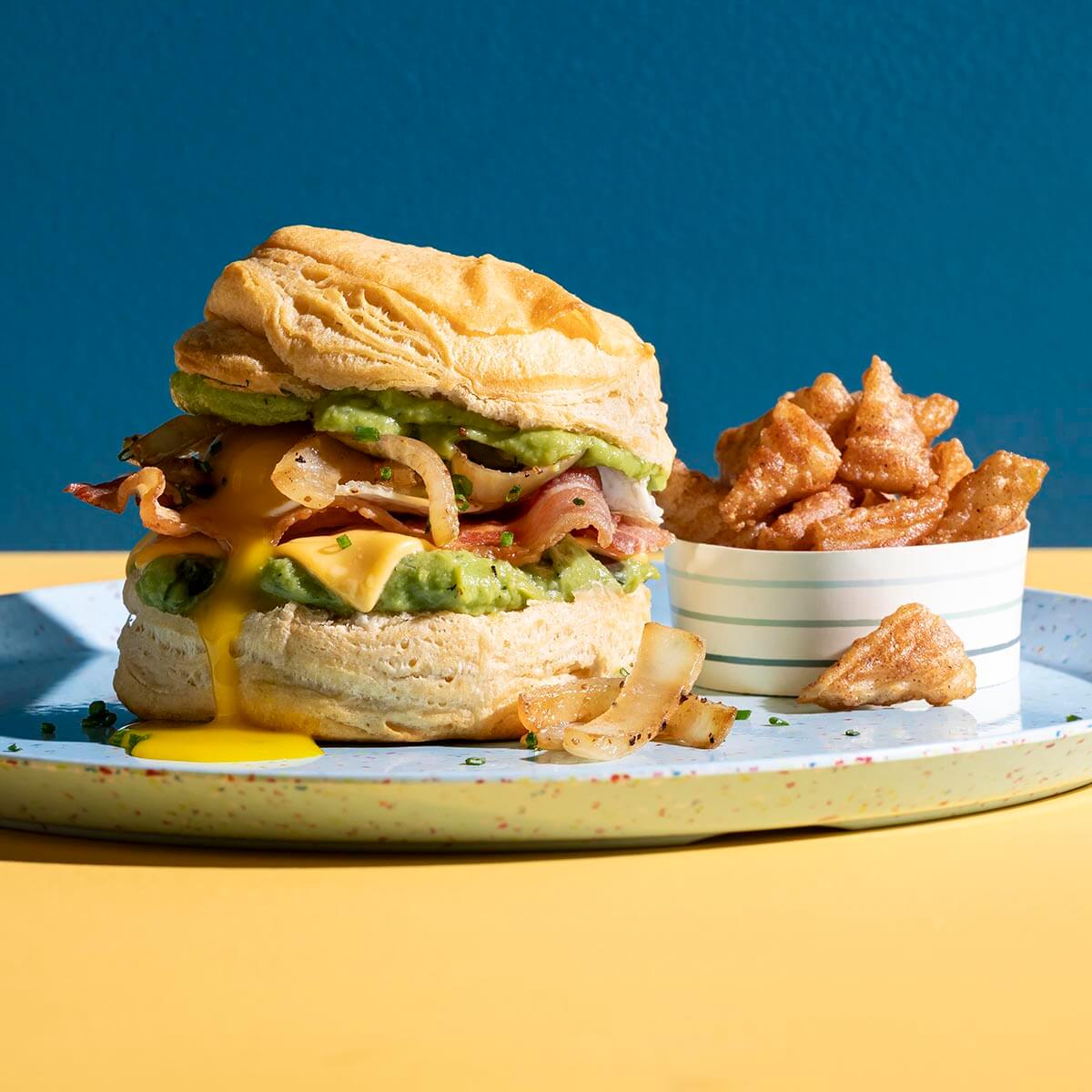 Bacon, Egg and Cheddar Caramelized Onion Biscuit Sandwich | Simplot Foods