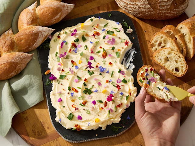 Herb and flower butter | KitchenAid IE