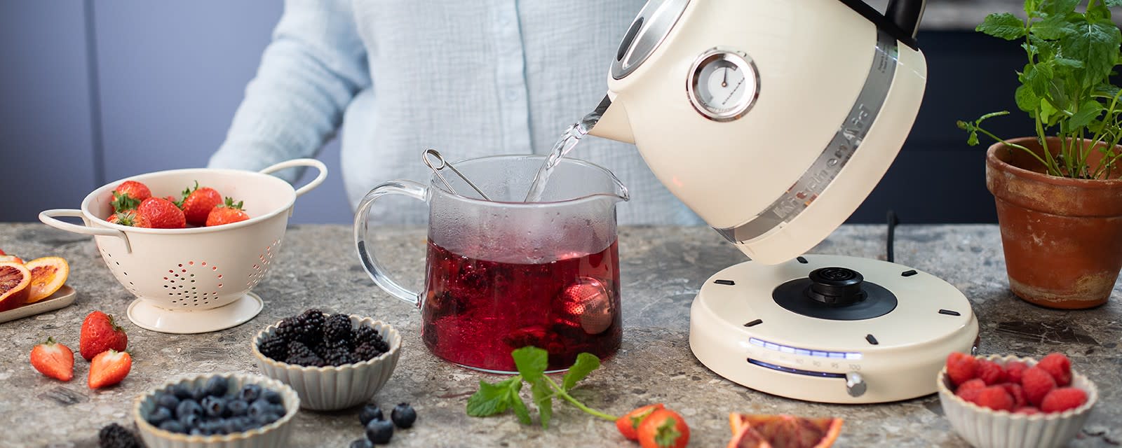 Unsweetened red fruit iced tea | KitchenAid IE