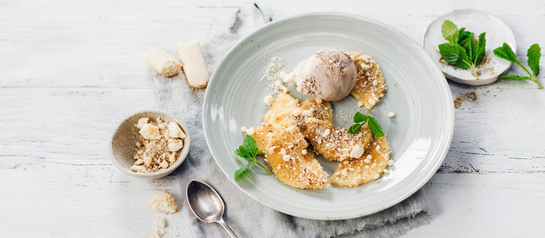 Apple tempura slices with cardamom sugar | KitchenAid IE