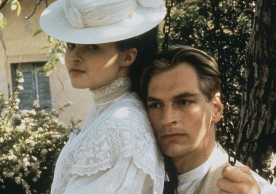 At London Bridge | Costume Couture: Sixty Years of Cosprop at Fashion ...