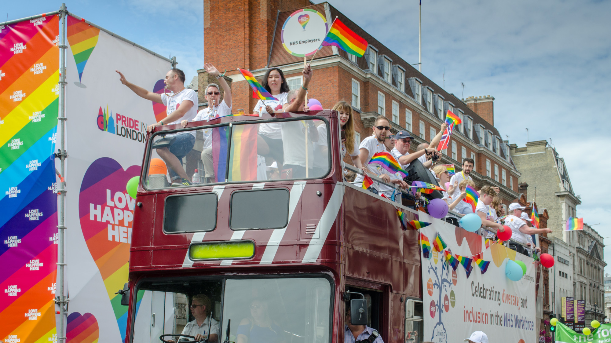Parade groups with floats guidance | Pride in London