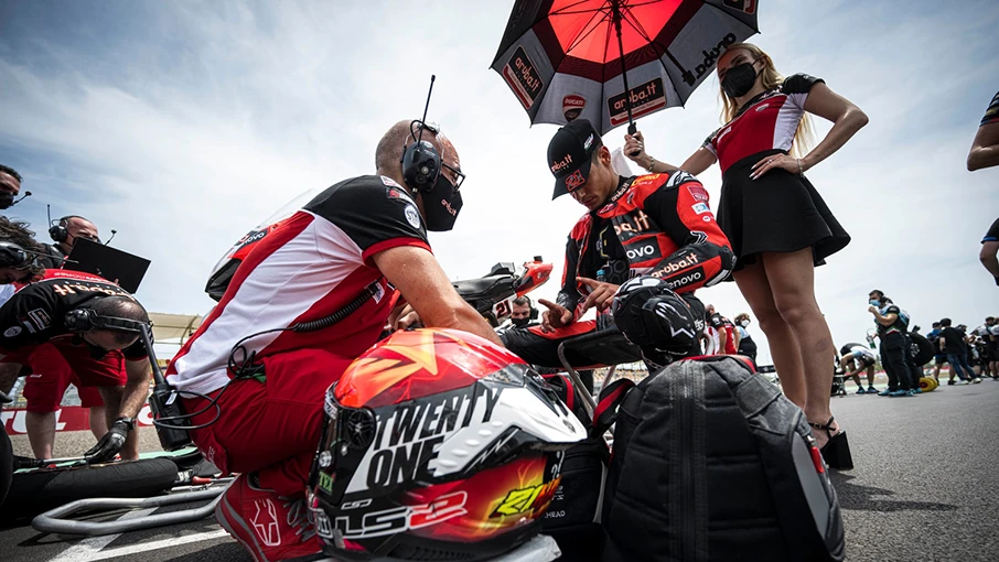 SBK第11戦インドネシア・ラウンドのレース1でバウティスタが堅実なレースを展開して2位フィニッシュ、リナルディは予選9番手から5位 ...