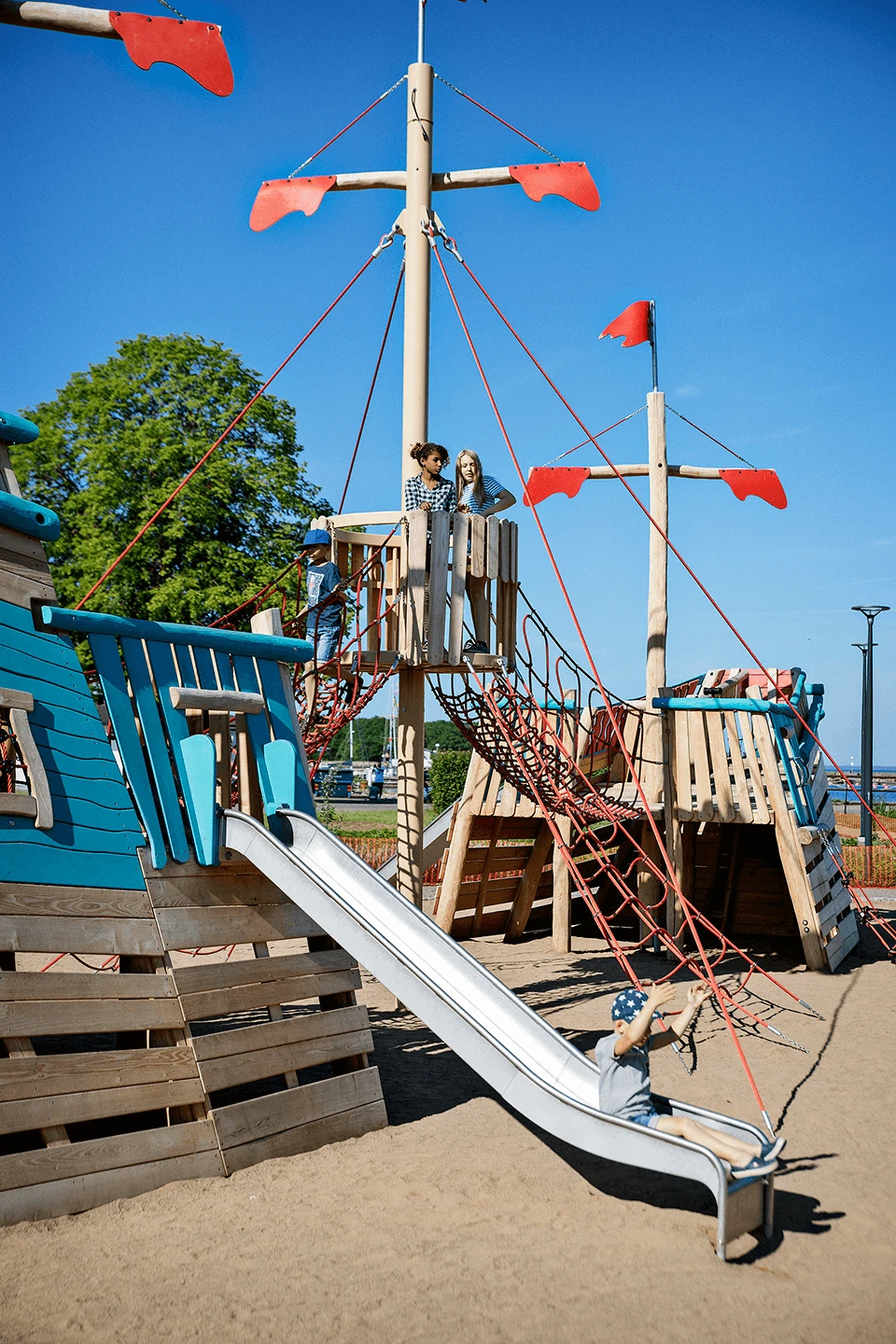 Play the KOMPAN Way | Wow, stay, develop | KOMPAN