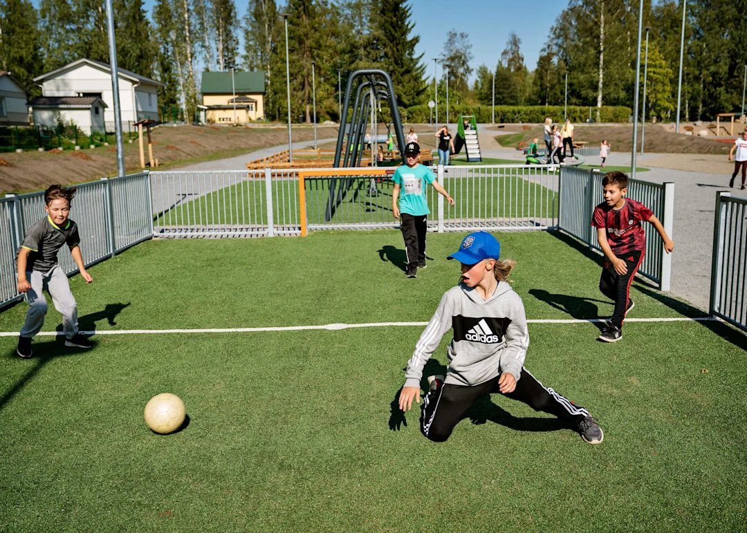 Schulspielplatz in Kuopio, Finnland - KOMPAN