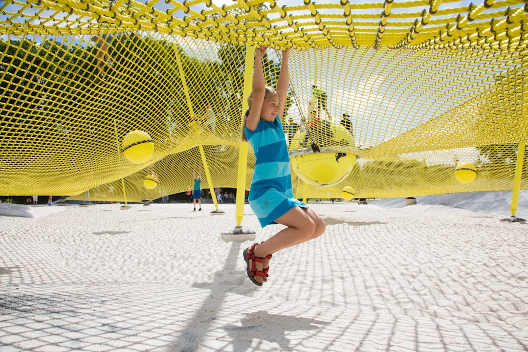 KOMPAN | Custom futuristic playground design in Bayreuth