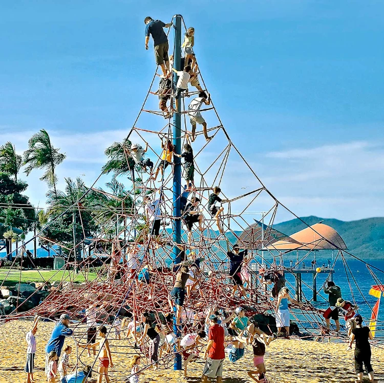 Kompan | Medite with add-ons