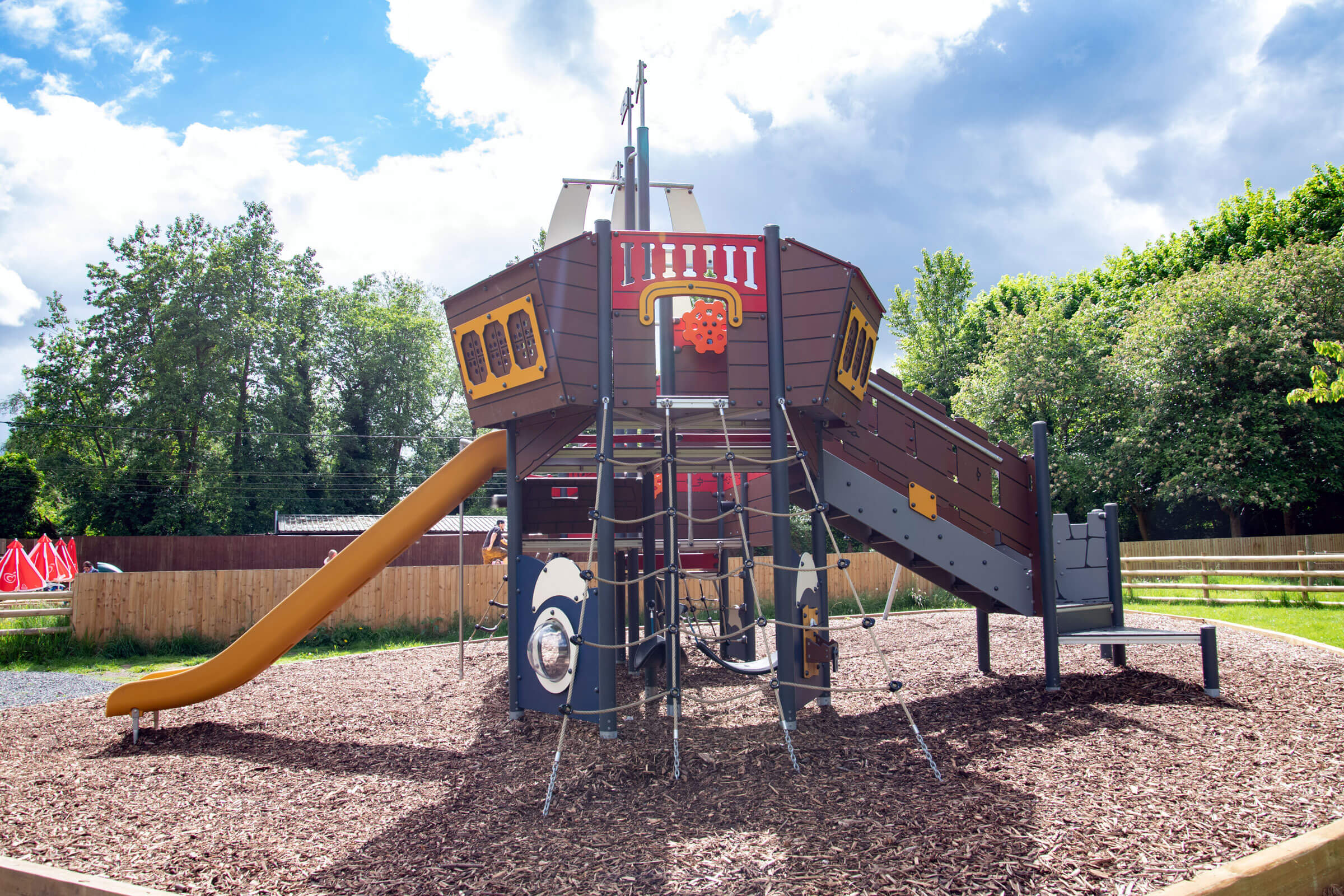 Hoo Zoo & Dinosaur World Case study | KOMPAN