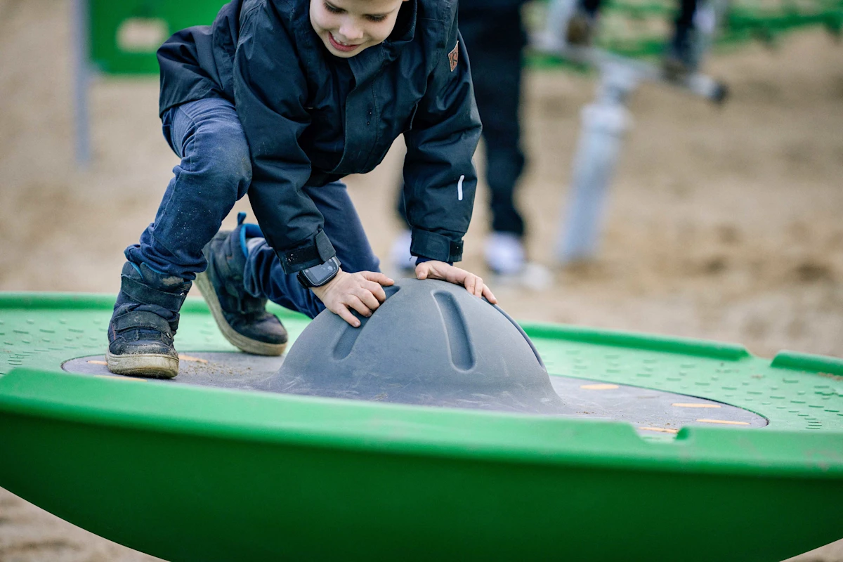 KOMPAN | Nuevos juegos giratorios para niños en edad escolar