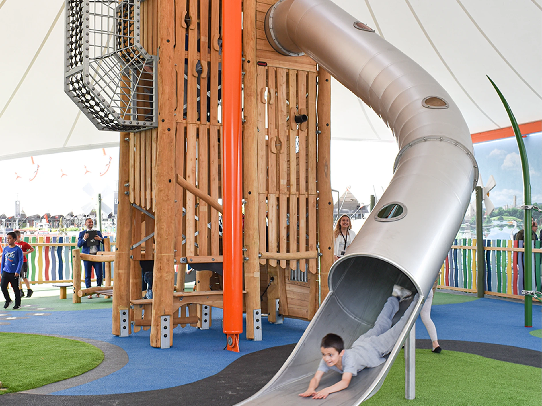 KOMPAN | Commercial playgrounds systems for restaurants