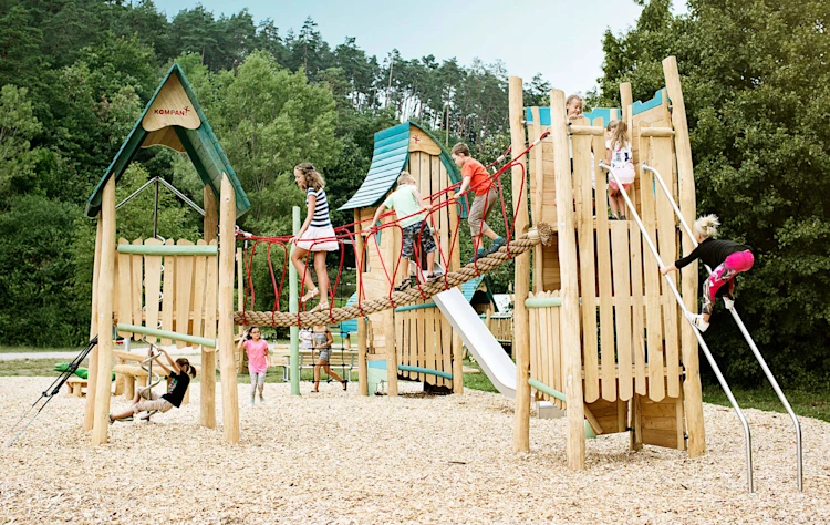 KOMPAN | Guides, conseils et idées de planification de terrains de jeux