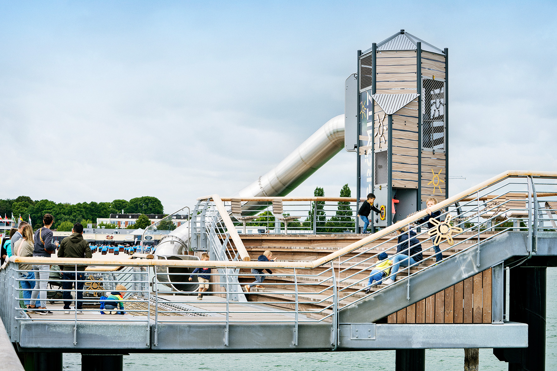 Maßgeschneiderte Spielplatzgeräte - KOMPAN Design Studio