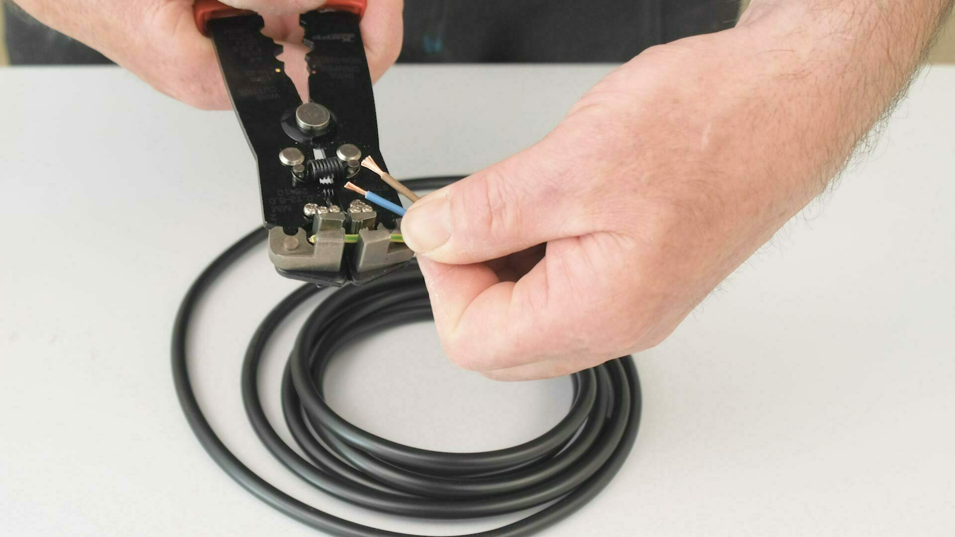 Lamp ophangen en veilig aansluiten | Stappenplan Praxis