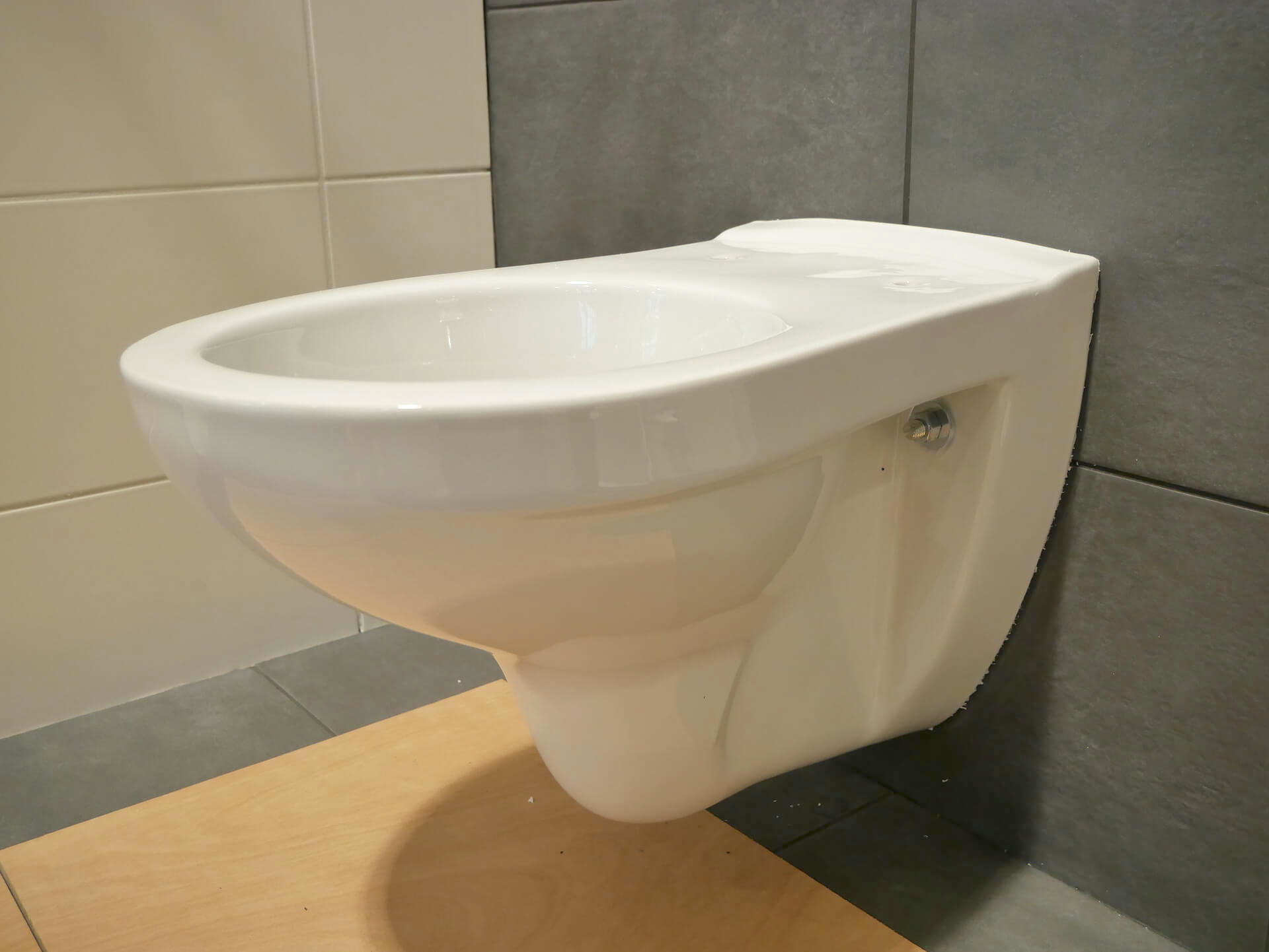 Hangtoilet plaatsen - Zo hang je een wc op | Praxis