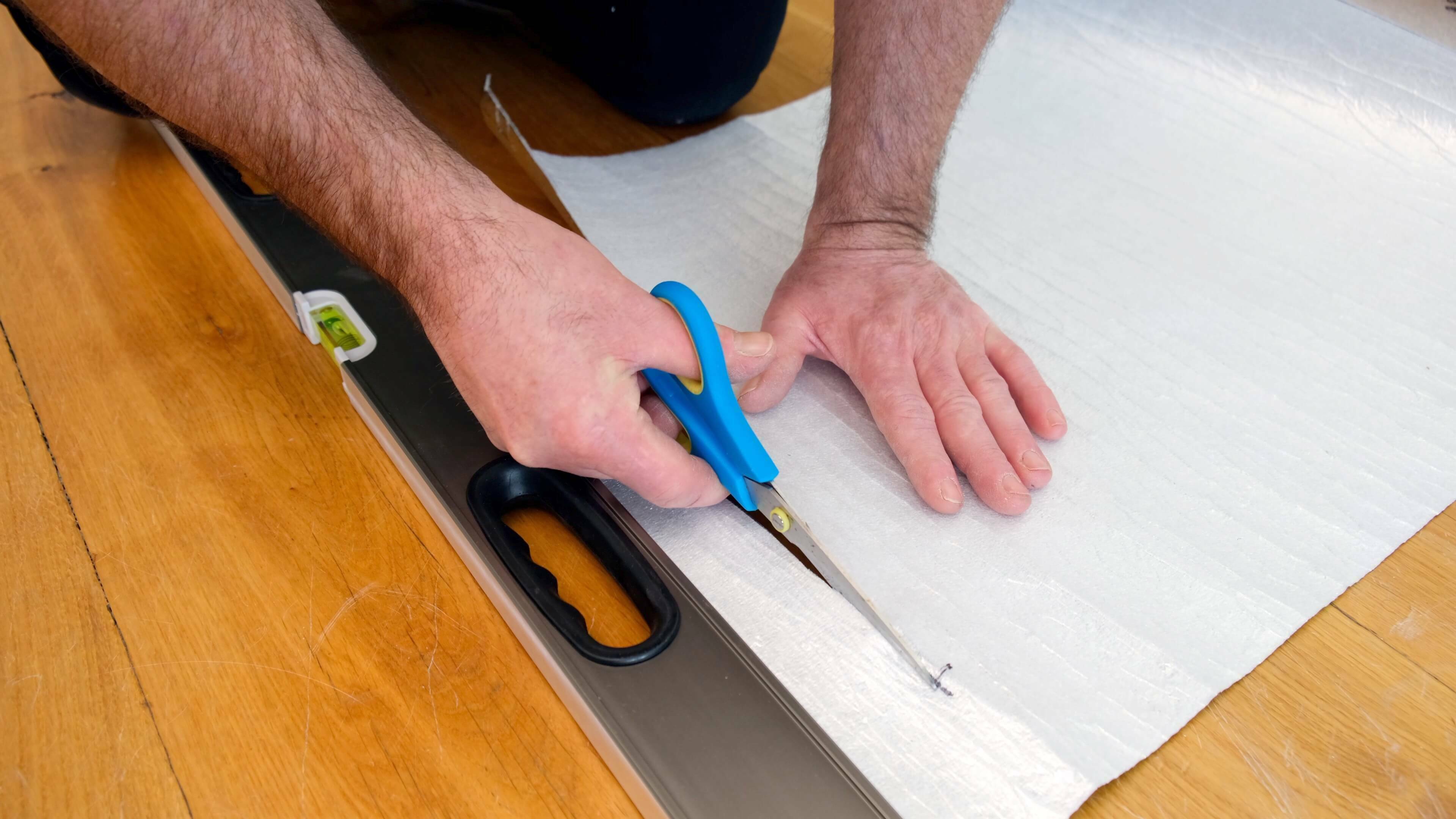 Hoe breng je radiatorfolie aan? | Stappenplan