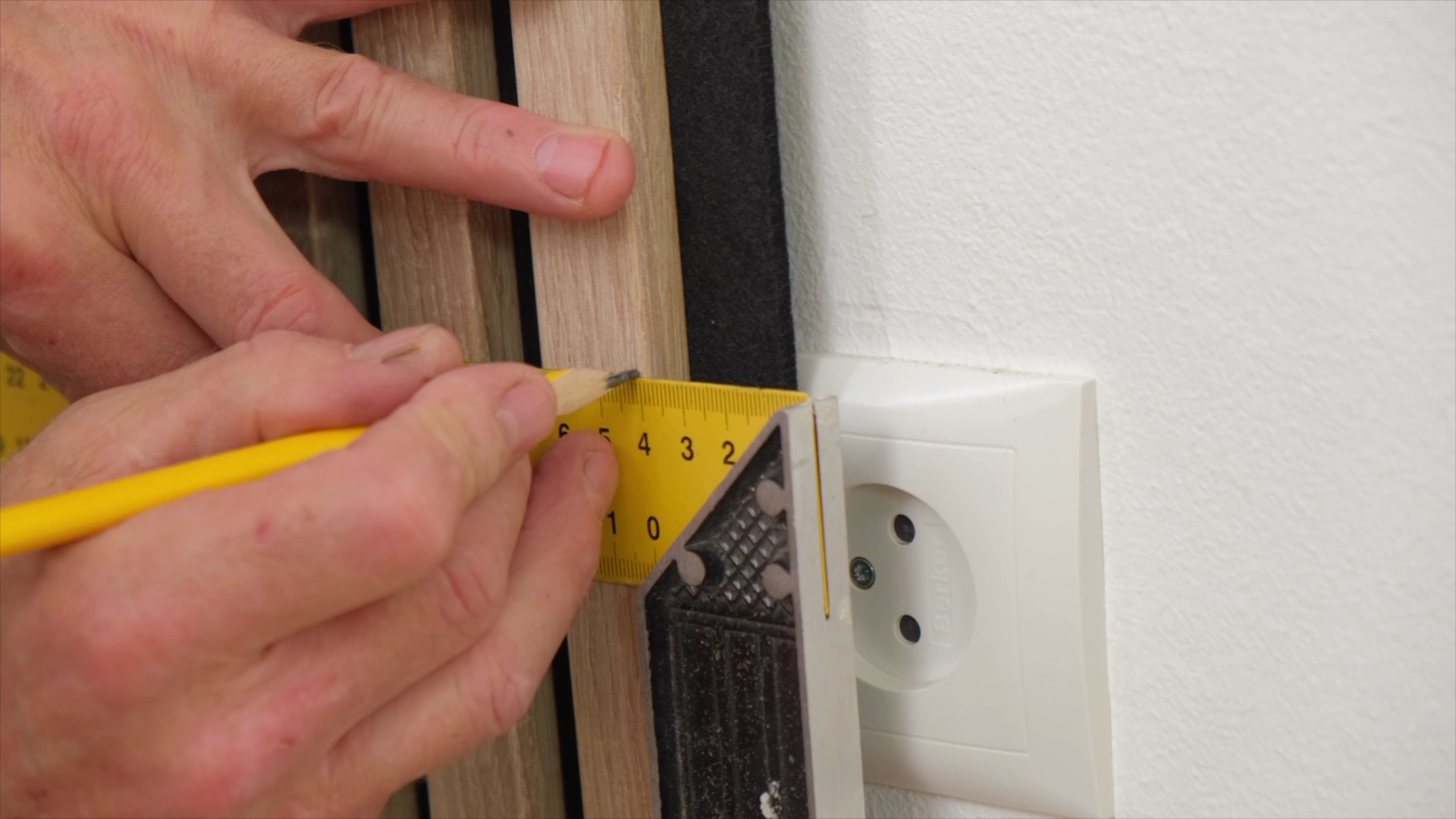 Lattenwand maken met houtjes latjes - Praxis