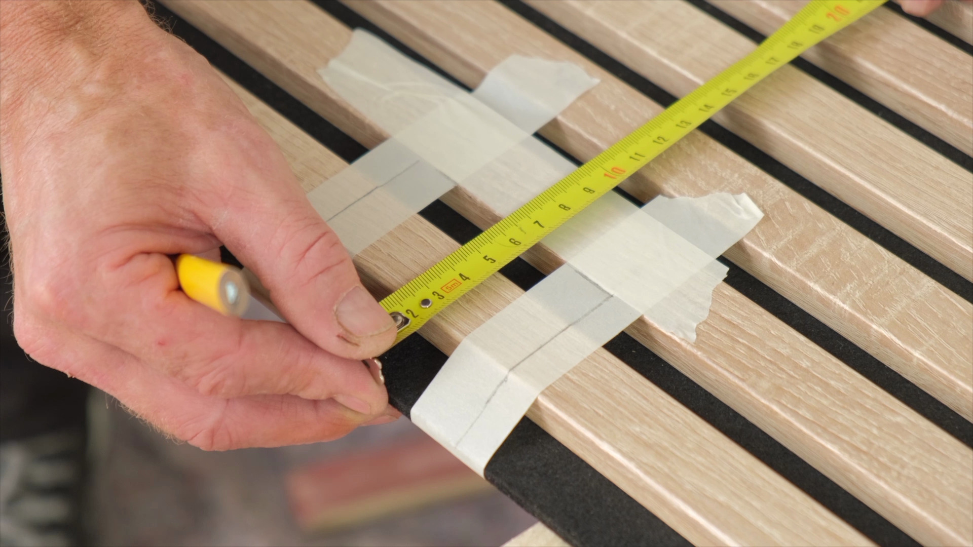 Lattenwand maken met houtjes latjes - Praxis