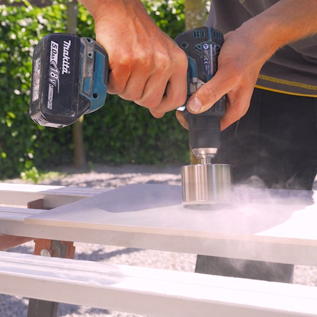 Boren in tegels? Stappenplan en tips voor een perfect resultaat | Klustip