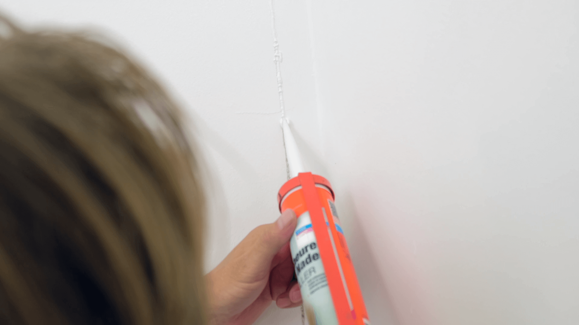 Scheur(en) in de muur repareren - Zo doe je dat | Praxis