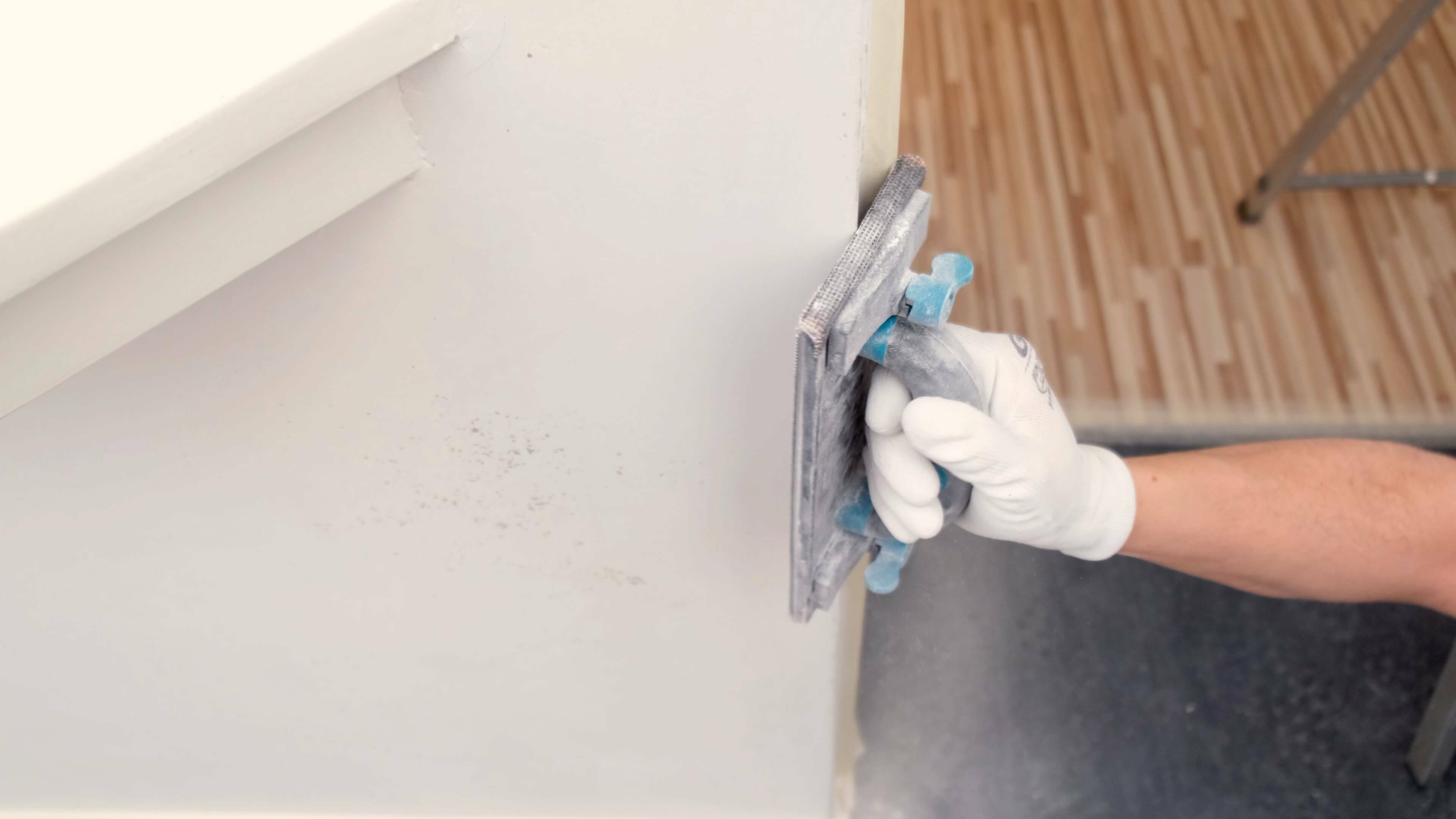 Een muur glad maken zonder te stucen | Stappenplan