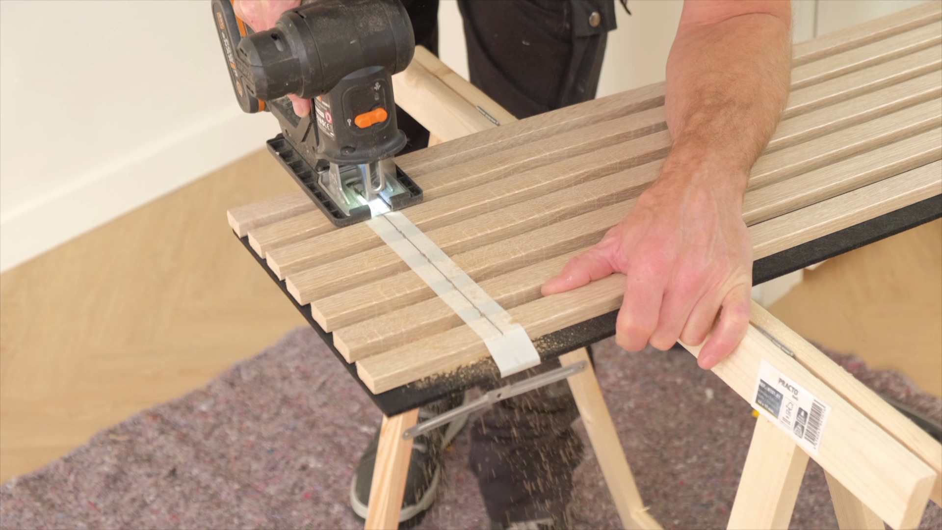 Lattenwand maken met houtjes latjes - Praxis