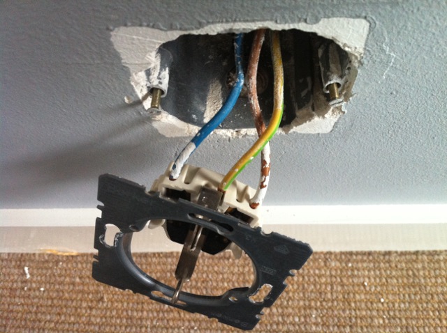 Stopcontact monteren | Stap voor stap uitgelegd | Brico.be