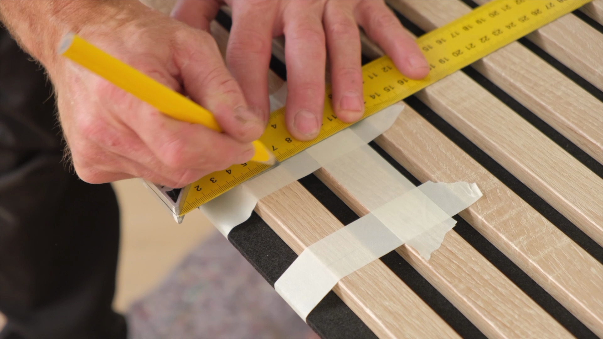 Lattenwand maken met houtjes latjes - Praxis