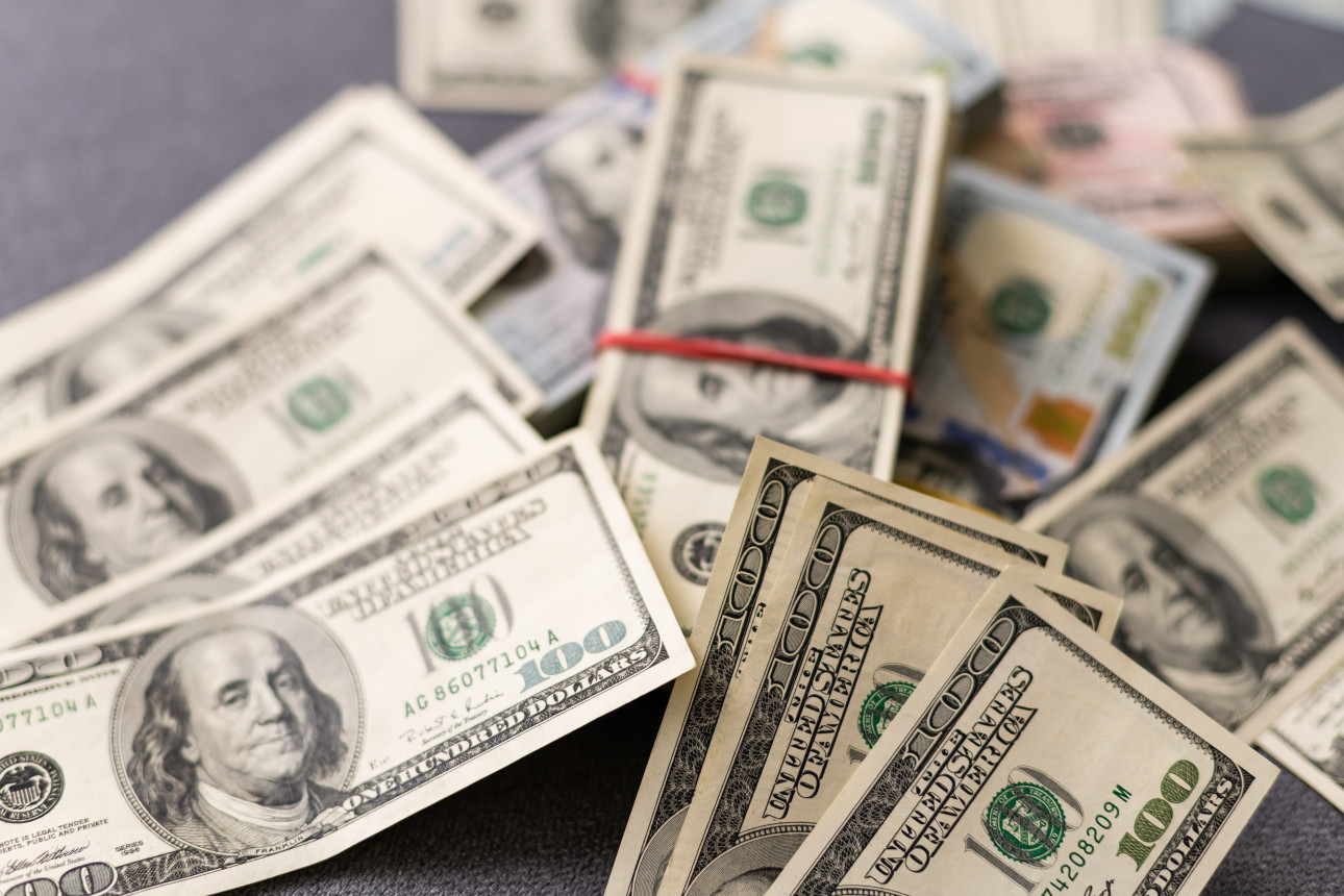 Entenda de vez como a alta ou baixa do dólar impacta sua vida.