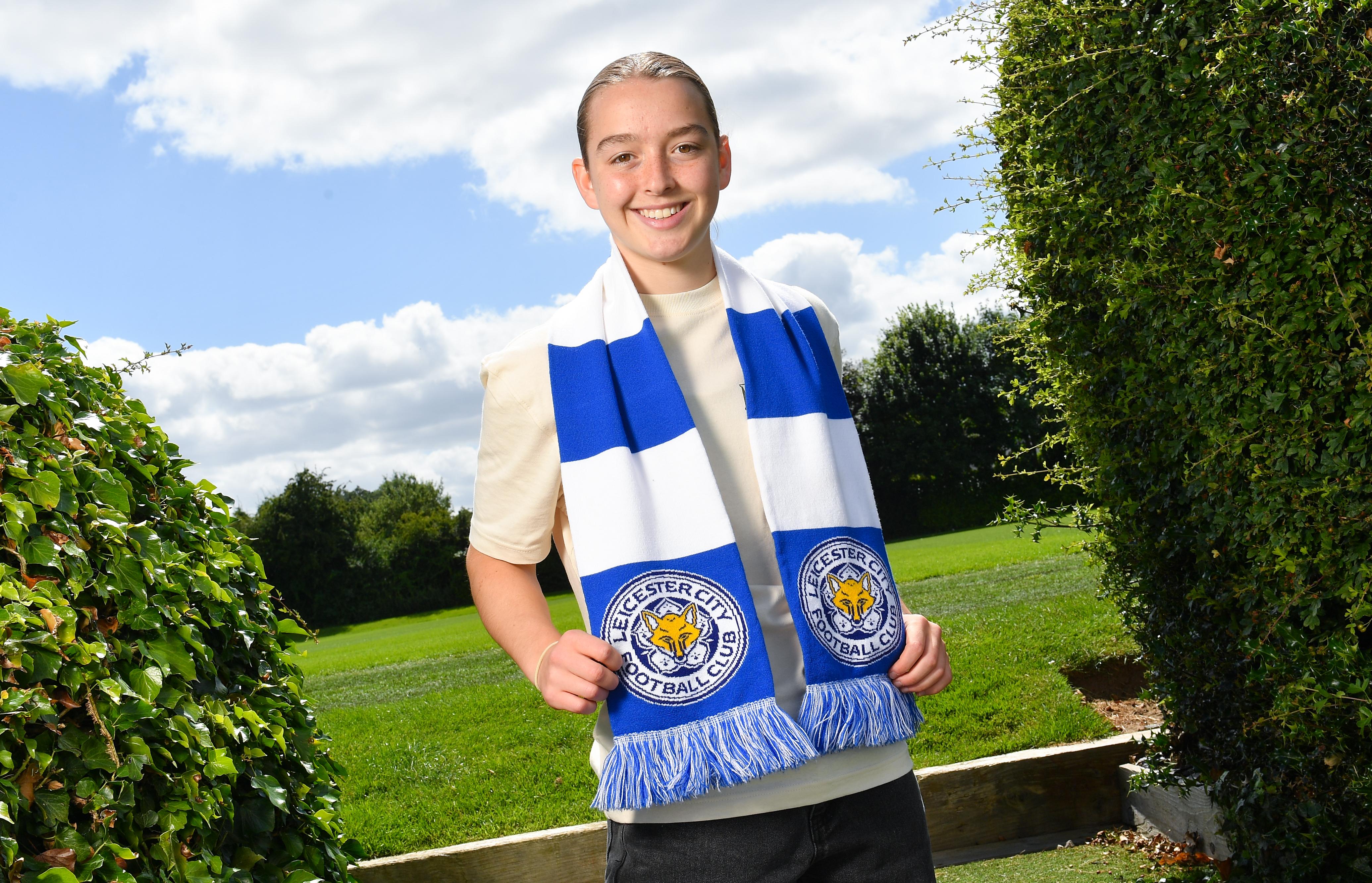 Denny Draper Signs First Pro Contract