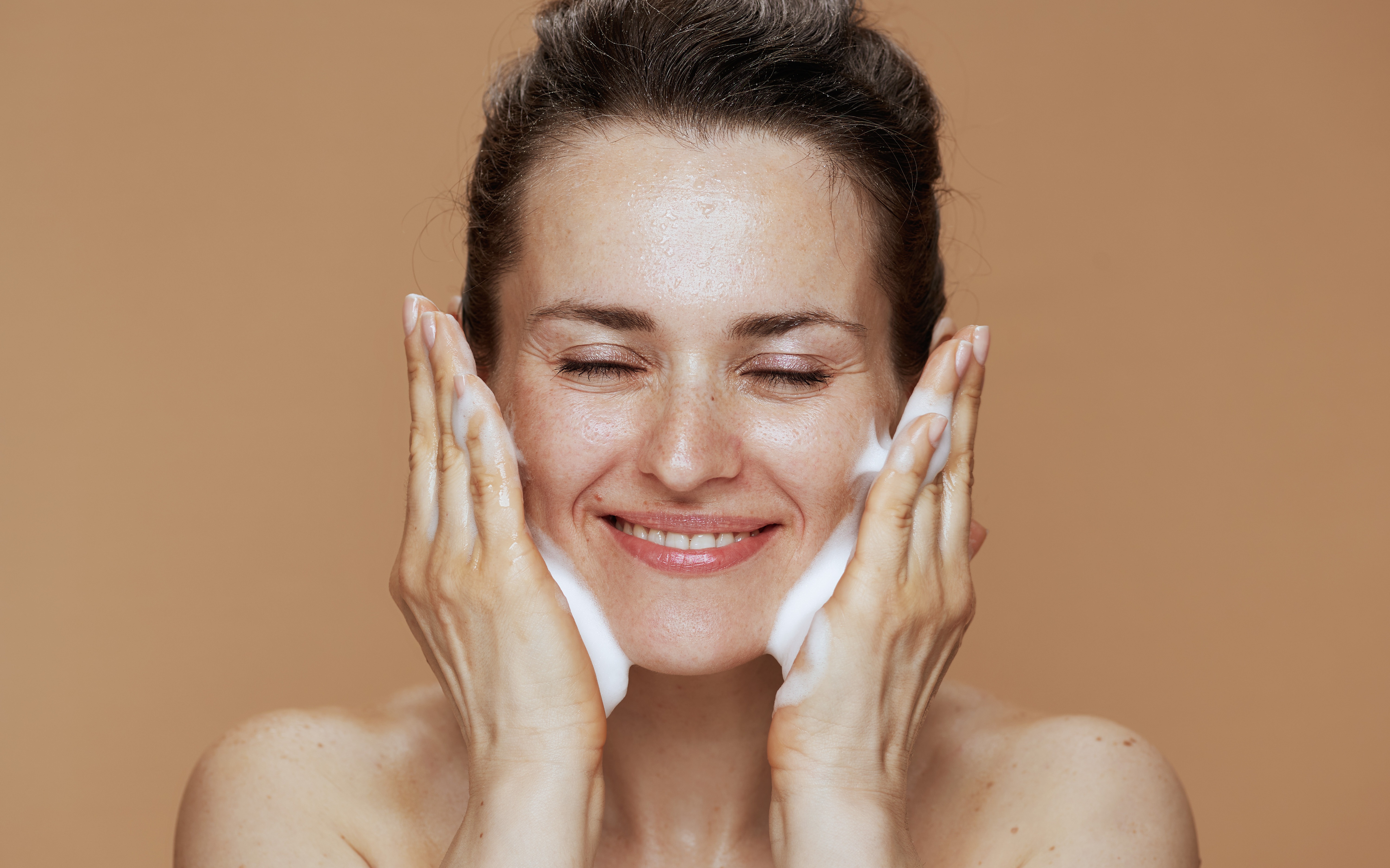 Quel est le meilleur nettoyant visage pour l'acné ? - Aroma-Zone