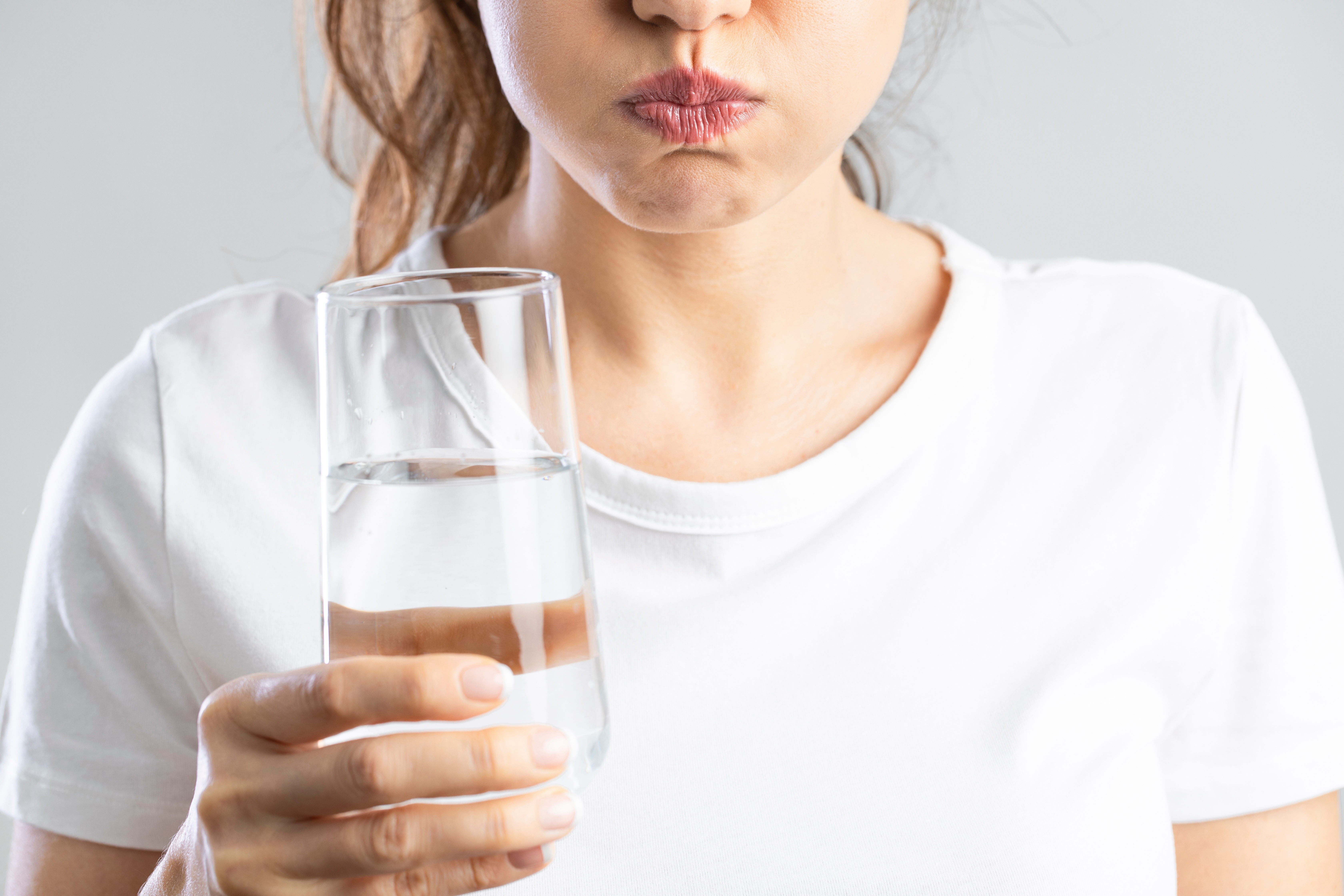 Un bain de bouche naturel pour protéger vos gencives cet hiver