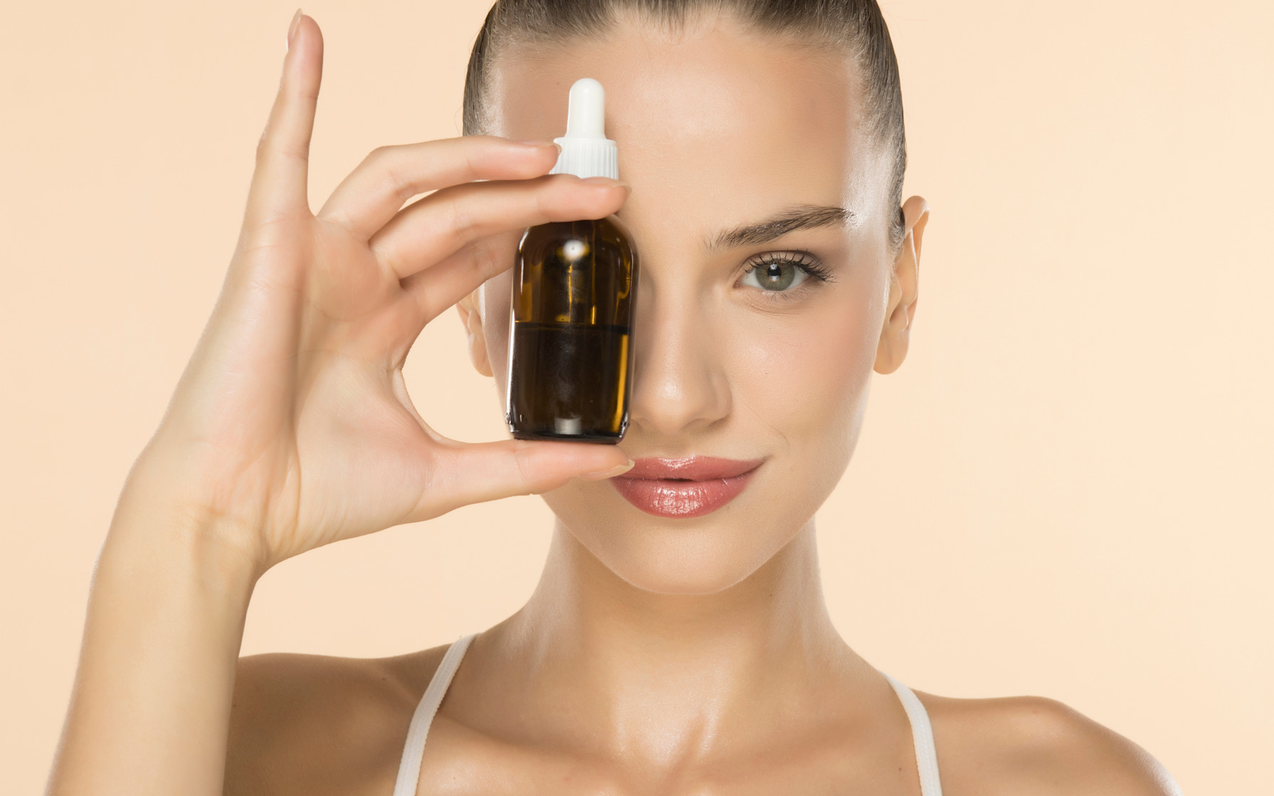 Atténuer les taches du visage naturellement avec le sérum anti-taches ...