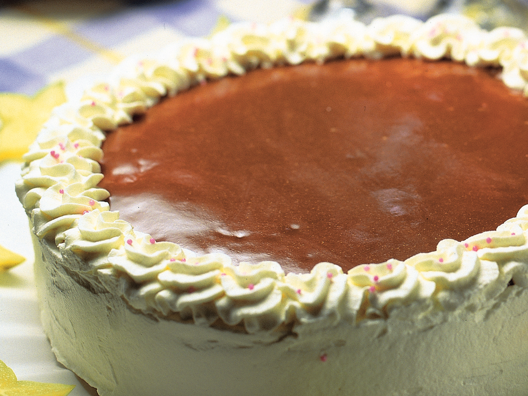 Raikas kinuskikakku - Yhteishyvä