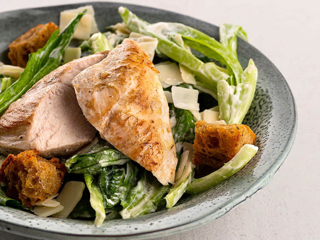 Grillattu kananrinta ja Caesar-salaatti | Yhteishyvä