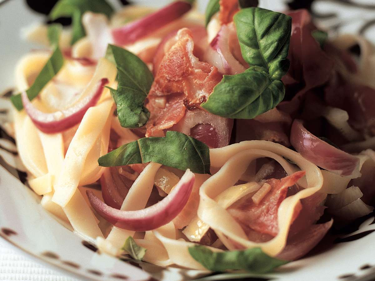 Sipuli-pekonipasta - Yhteishyvä