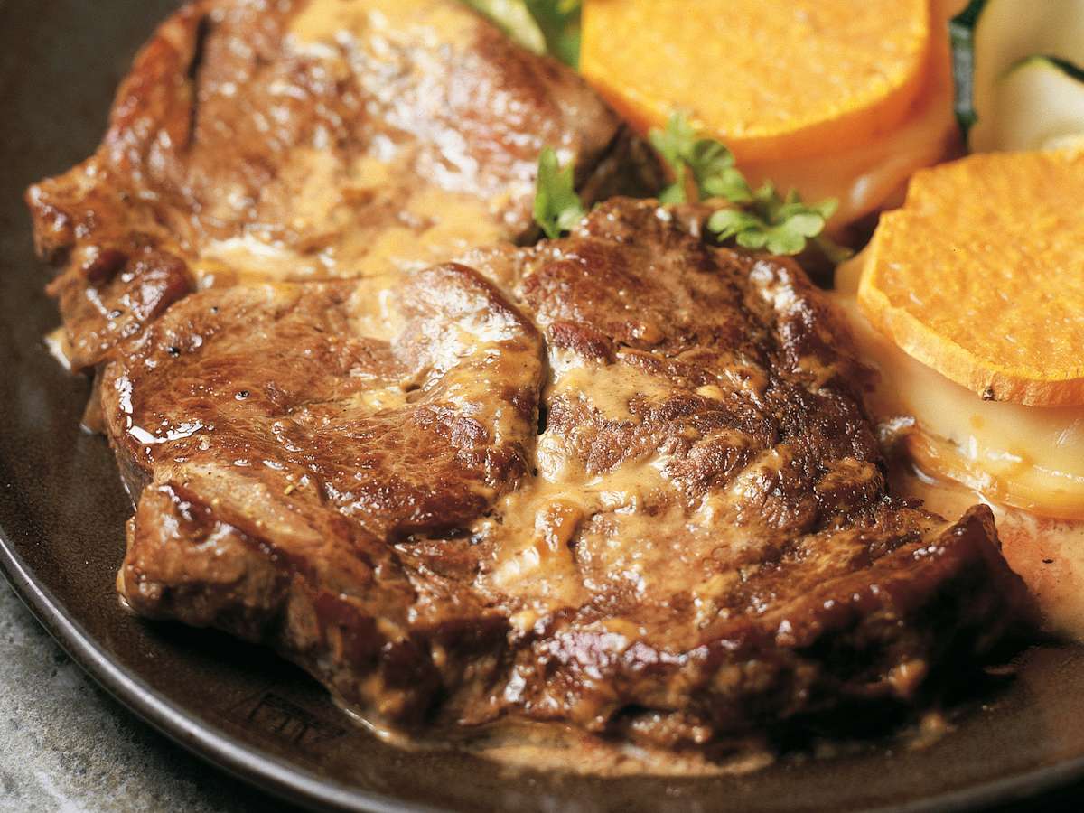 Pihvit konjakki-kermakastikkeella | Pihvit | Yhteishyvä