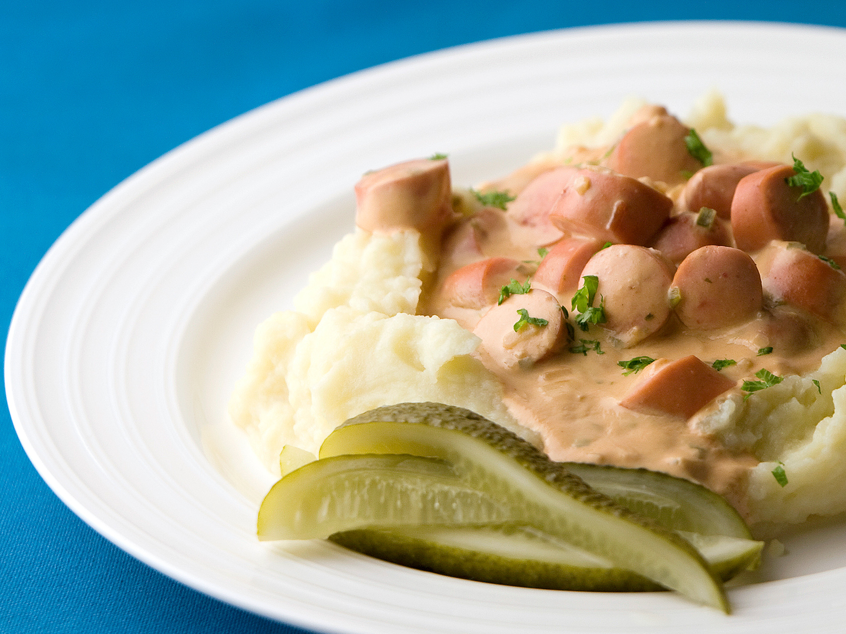 Helppo nakkikastike | Kastikkeet | Yhteishyvä