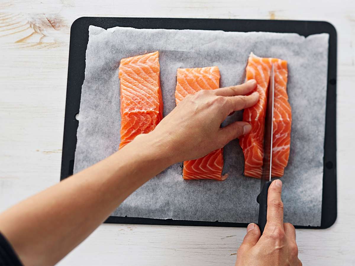 Lohiperhoset ja voi-valkoviinikastike | Yhteishyvä