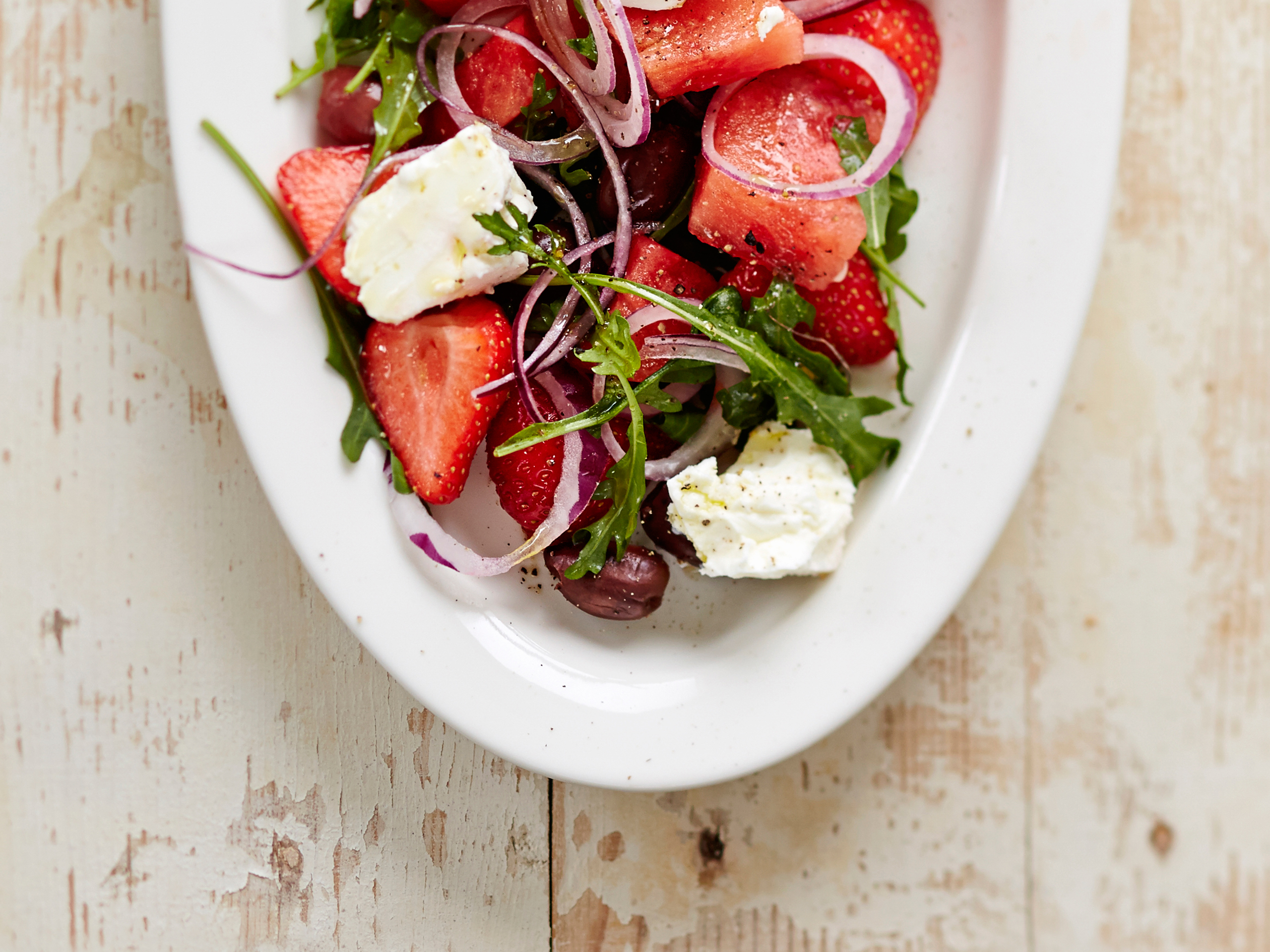 Vesimeloni-mansikkasalaatti | Salaatit | Yhteishyvä