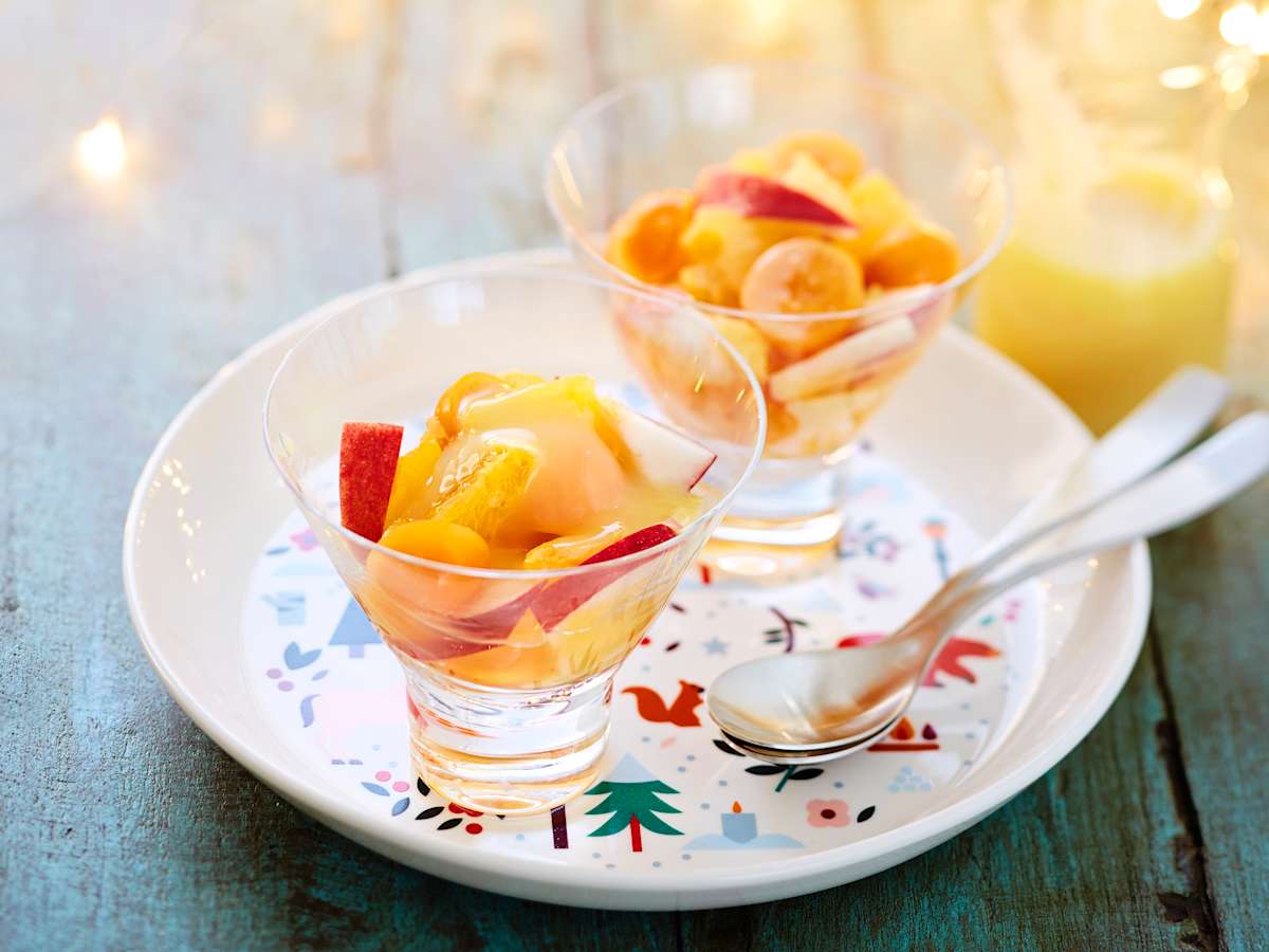 Hedelmäsalaatti ja valkosuklaakastike | Yhteishyvä