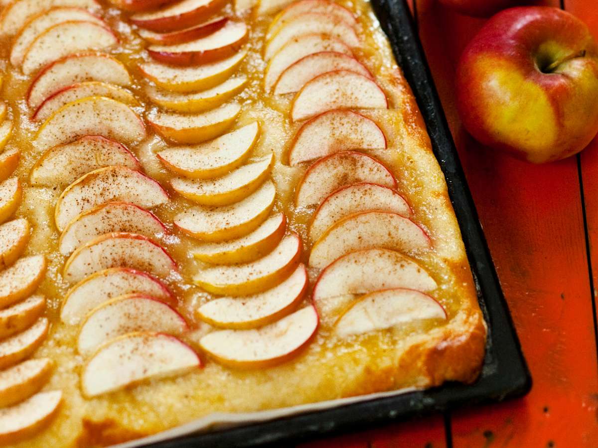 Mehevä omenapiirakka (pellillinen) | Leivonnaiset | Yhteishyvä