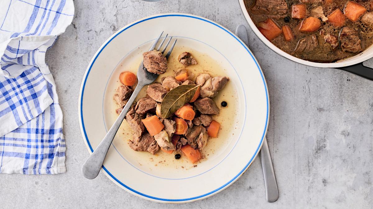 Maukkaat pannupihvit | Reseptit | Pihvit | Yhteishyvä