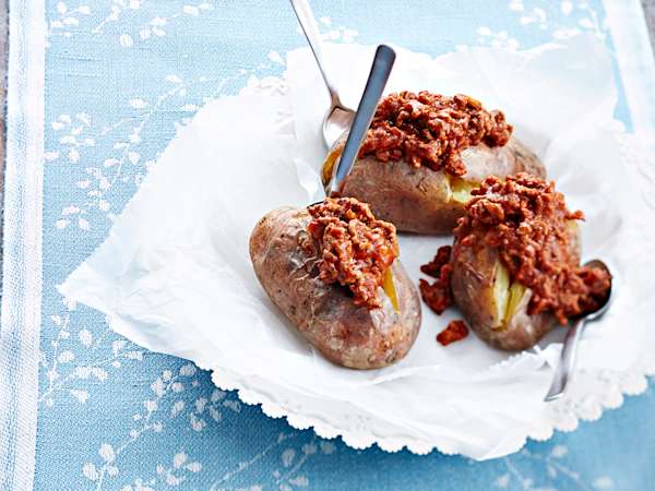 Uuniperuna jauhelihatäytteellä | Uuniperunat | Yhteishyvä