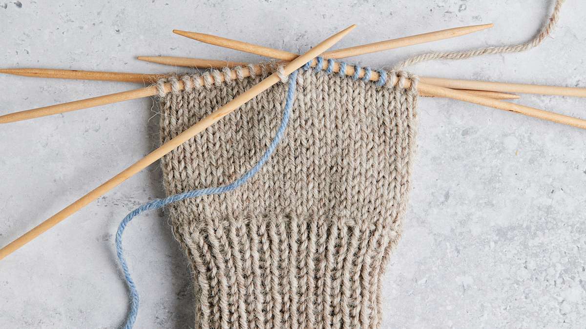 Neulotut lapaset – kolme perusohjetta | Yhteishyvä